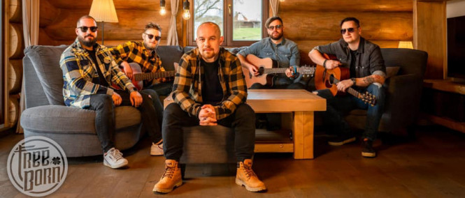 Dave a Sony mají novou kapelu. Dostala název Freeborn a venku má ...